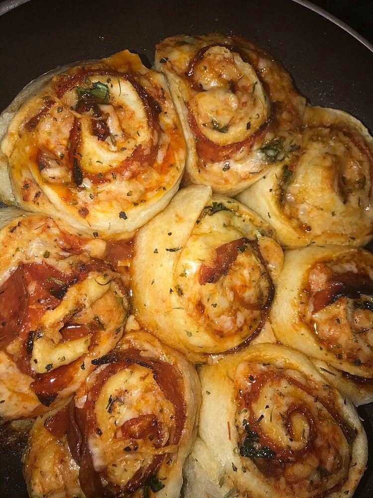 Easy Homemade Pizza Recipes For Family Pizza Night + Pizza Topping Ideas